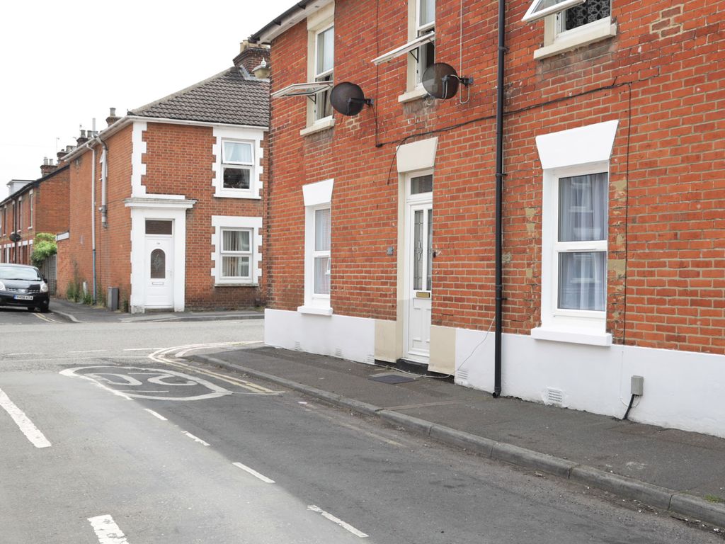 1 bed flat to rent in George Street, Salisbury SP2 - Zoopla