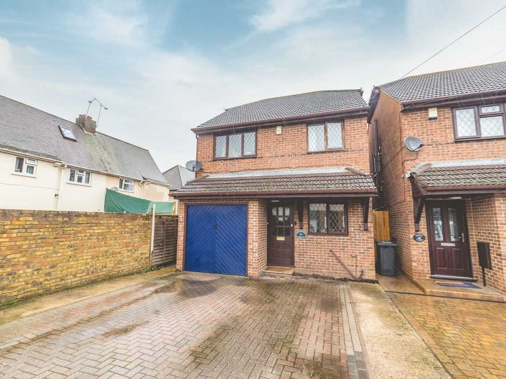 3 bed detached house for sale in Washington Drive, Slough SL1, £450,000 ...