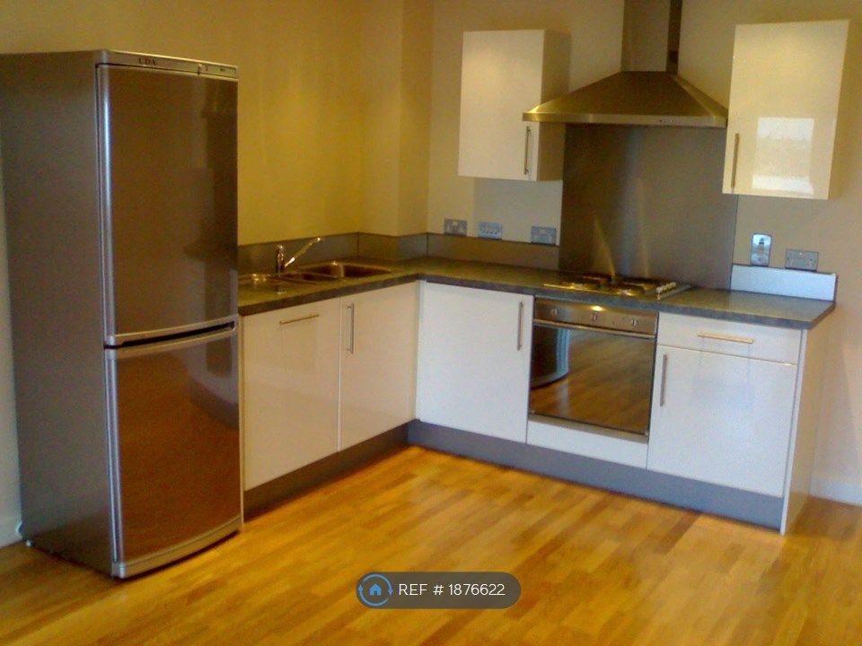 2 bed flat to rent in The Reach, Liverpool L3, £850 pcm - Zoopla