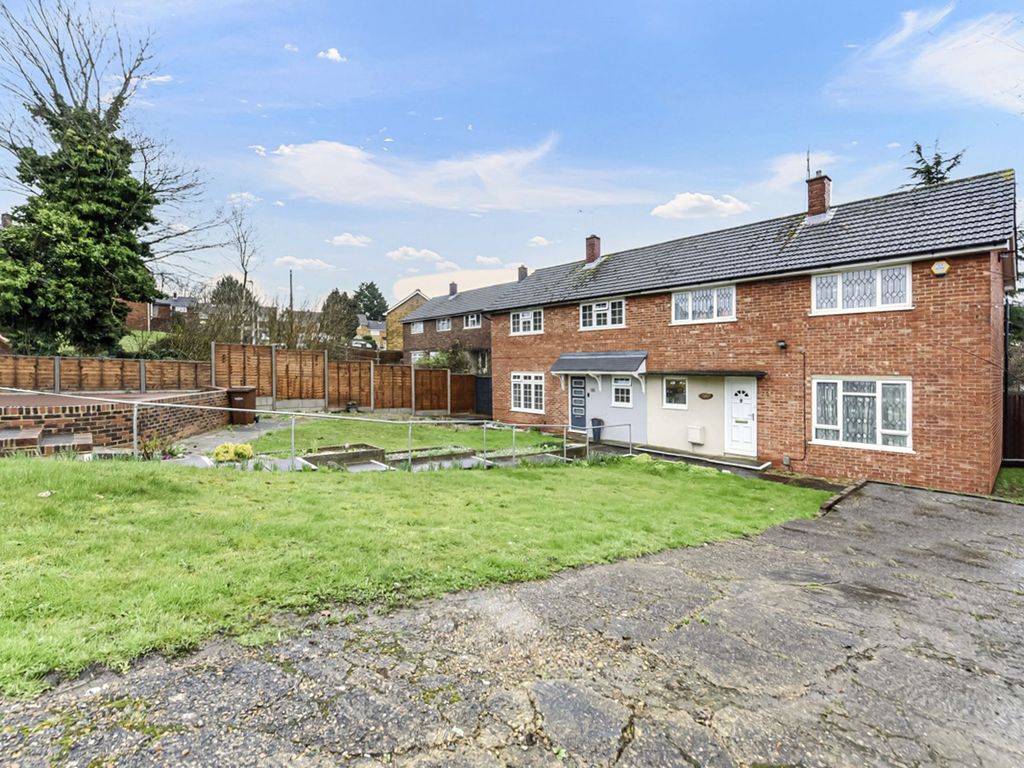 4 Bed Semi Detached House For Sale In Tern Crescent Strood Rochester