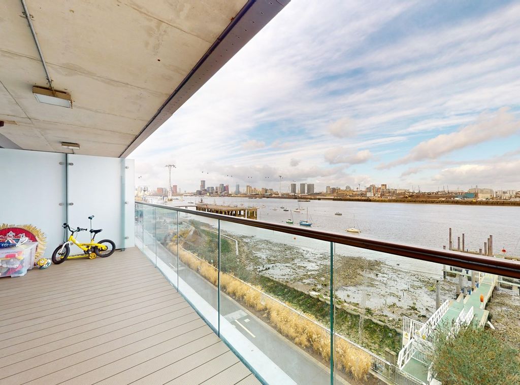 2 bed flat to rent in Platinum Riverside, Bessemer Place, North ...