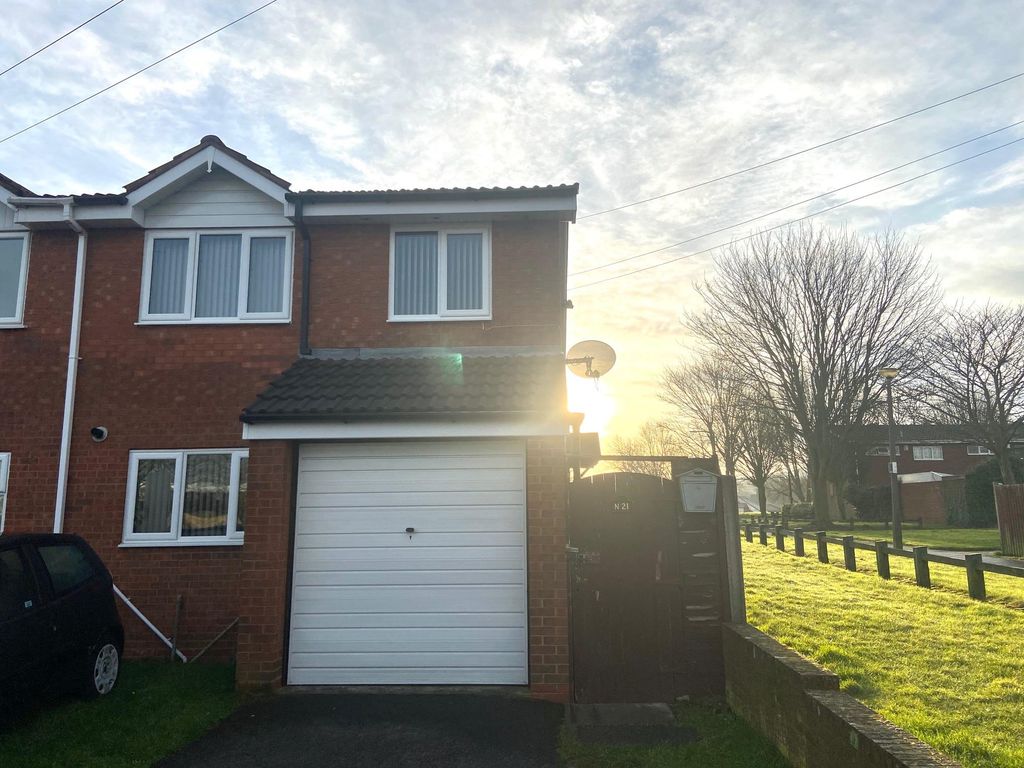 3 Bed Semi Detached House To Rent In Burnt Tree Tipton Dy4 £895 Pcm