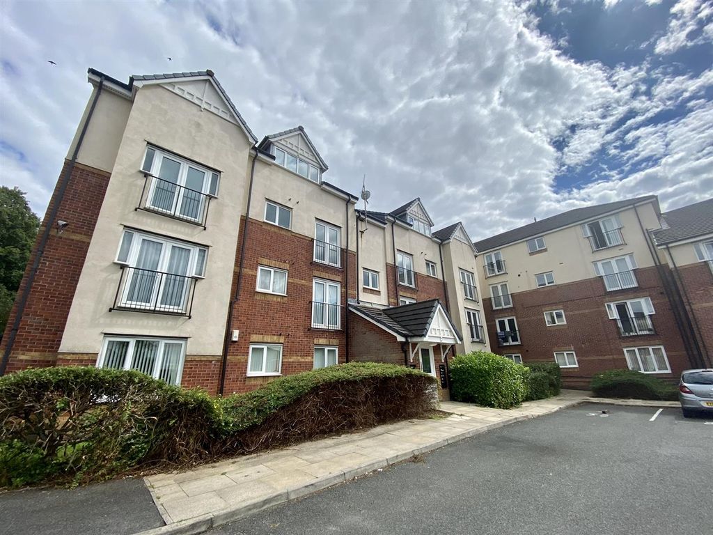 2 bed flat for sale in Pinhigh Place, Salford M6, £145,000 - Zoopla