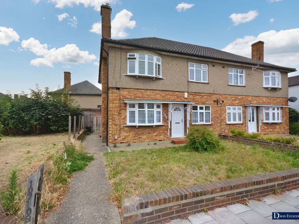 3 bed maisonette for sale in Balgores Lane, Gidea Park, Romford RM2 ...