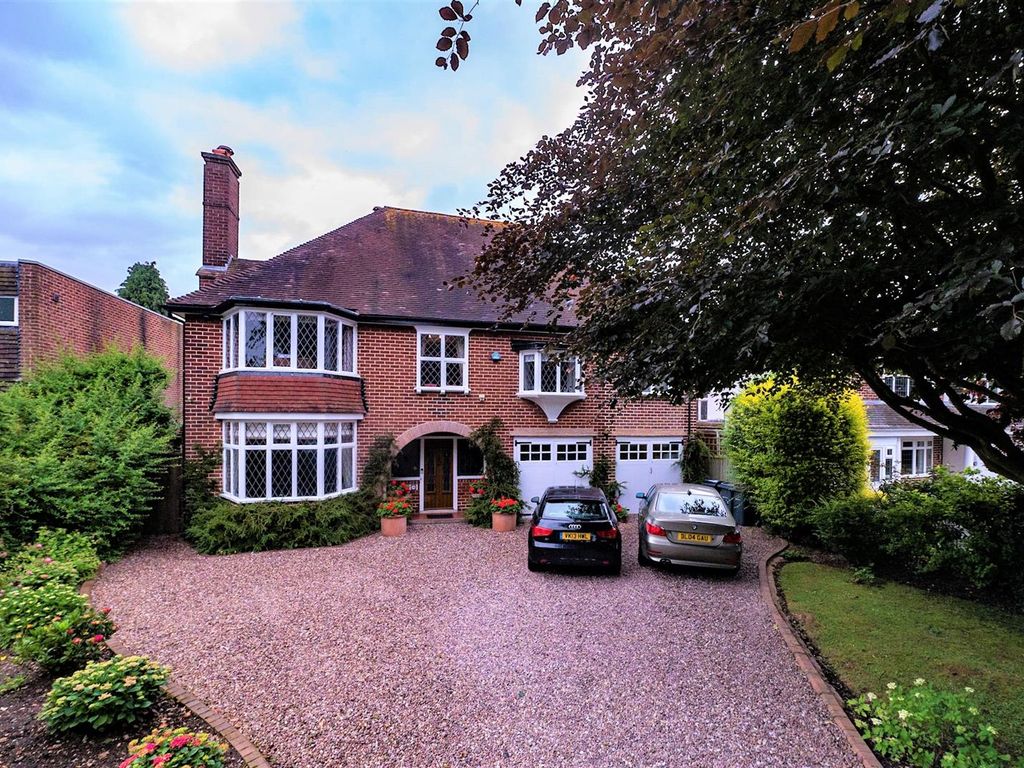 6 Bed Property For Sale In Fitz Roy Avenue Harborne Birmingham B17