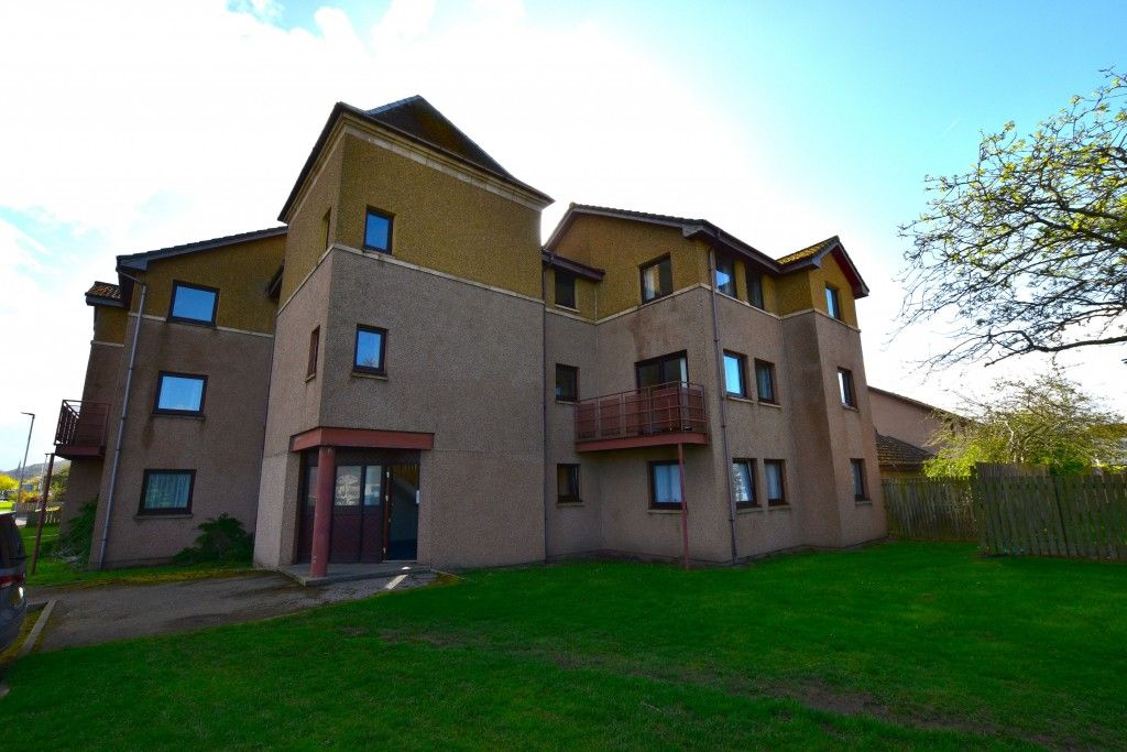 2 bed flat to rent in Blaven Court, Forres IV36, £675 pcm - Zoopla