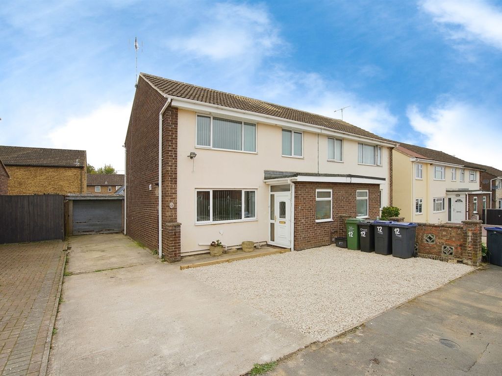 3 Bed Semi Detached House For Sale In Pike House Close Cricklade