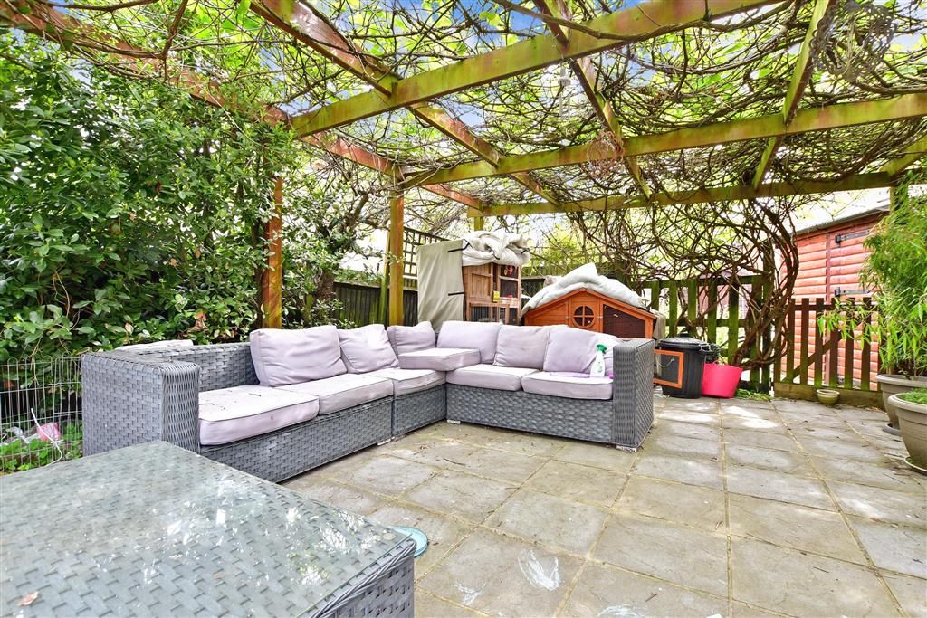 5 bed end terrace house for sale in Chilberton Drive, Merstham, Redhill ...