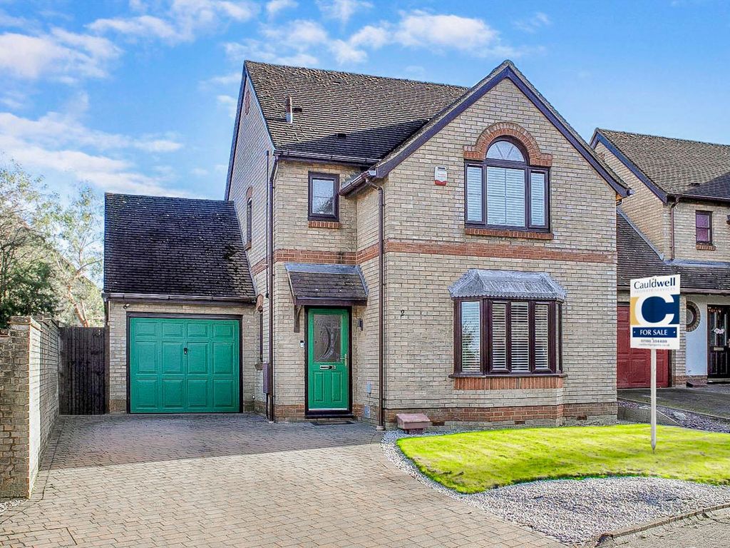 3 Bed Detached House For Sale In Bodiam Close Shenley Church End
