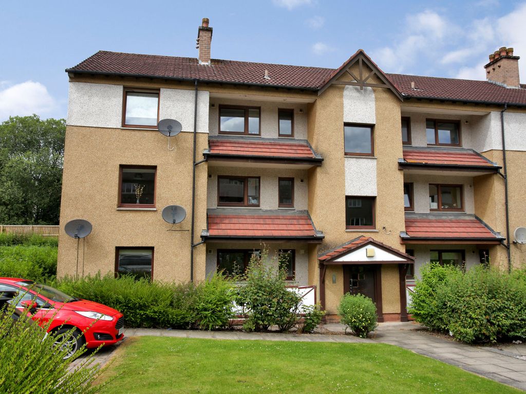 3 bed flat to rent in Morrison Drive, Aberdeen AB10, £950 pcm - Zoopla