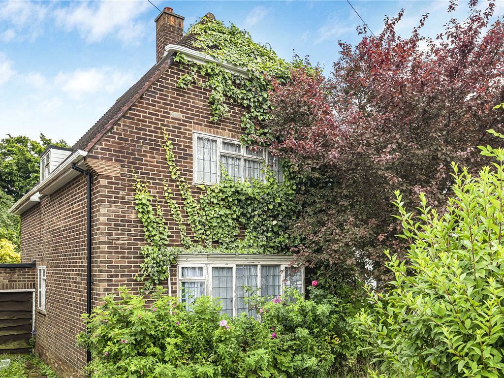 3 bed link detached house for sale in Greenway Close, London N20, £ ...