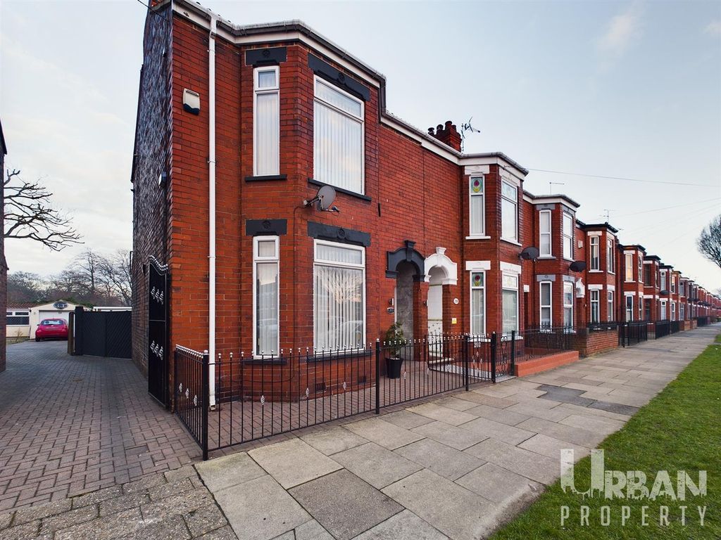 3 Bed End Terrace House For Sale In Summergangs Road Hull Hu8 £