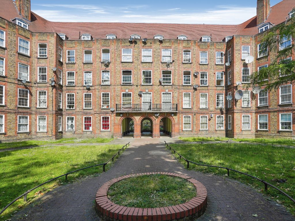 3 bed flat for sale in Comber Grove, London SE5 - Zoopla