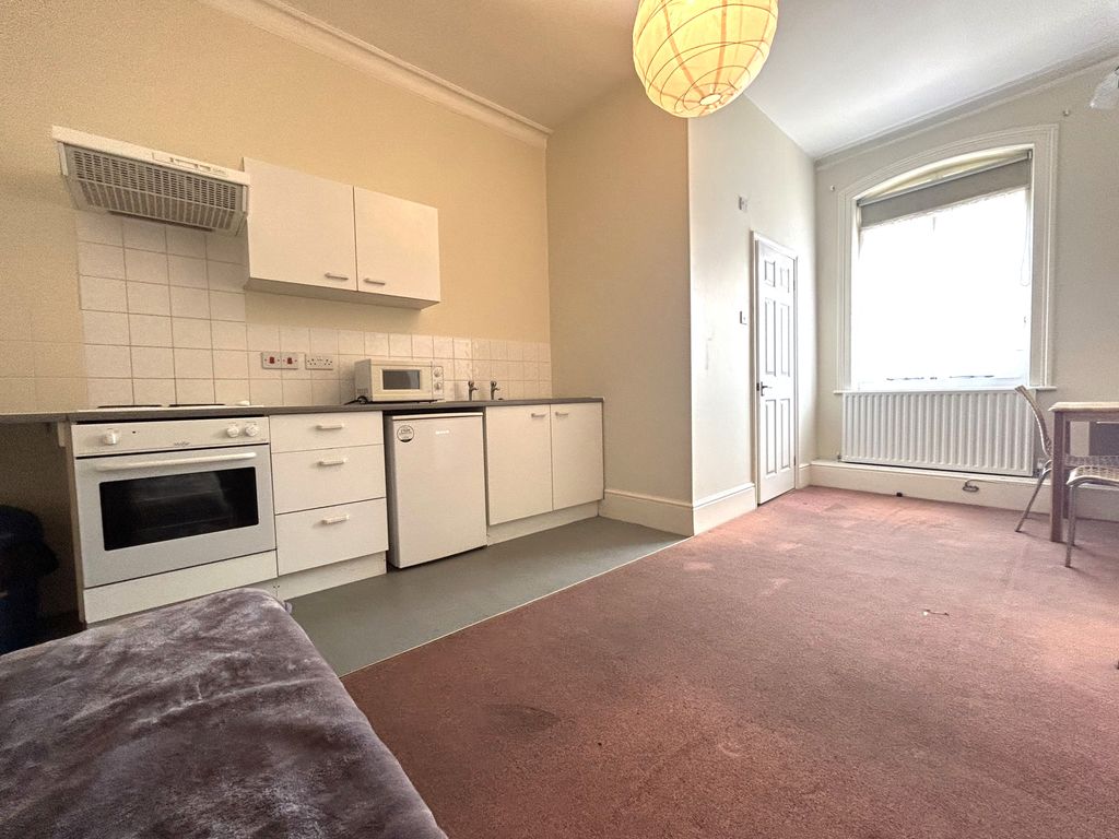 Studio to rent in White Hart Lane, London N17, £1,050 pcm - Zoopla