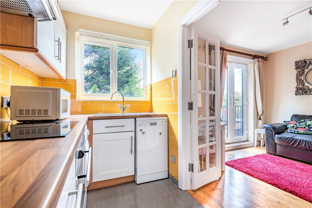 2 bed flat to rent in Towergate, 112 Pages Walk SE1 - Zoopla