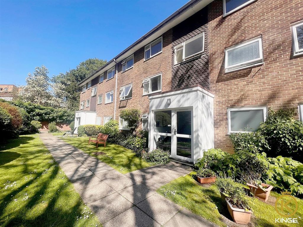 2 bed flat for sale in Guildown Road, Guildford GU2 - Zoopla