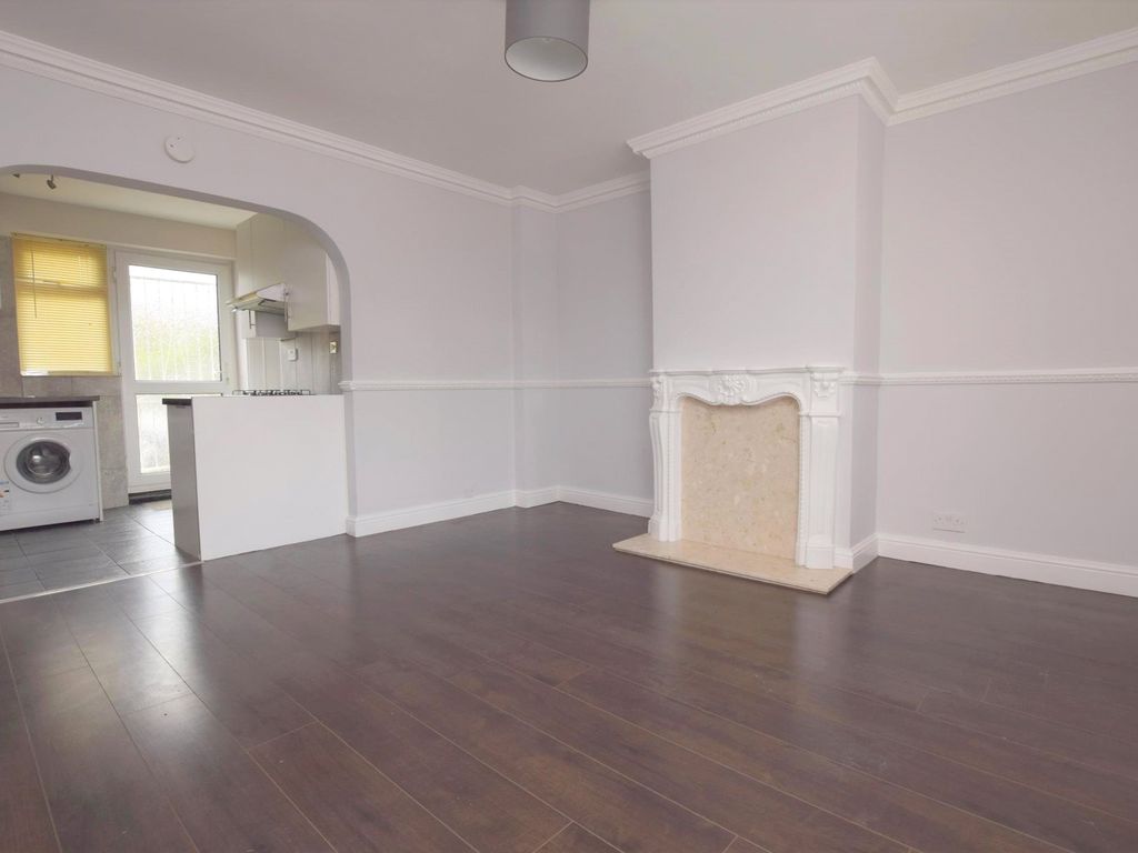 2 Bed End Terrace House To Rent In Hewett Road Dagenham Essex Rm8