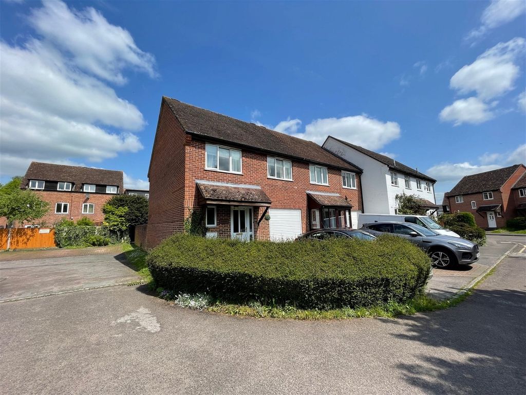 3 bed semi-detached house to rent in Saffron Close, Newbury RG14 - Zoopla
