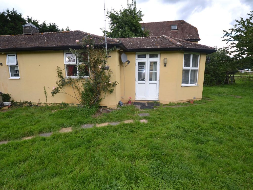 1 bed bungalow to rent in Sedge Green, Roydon CM19, £1,395 pcm - Zoopla