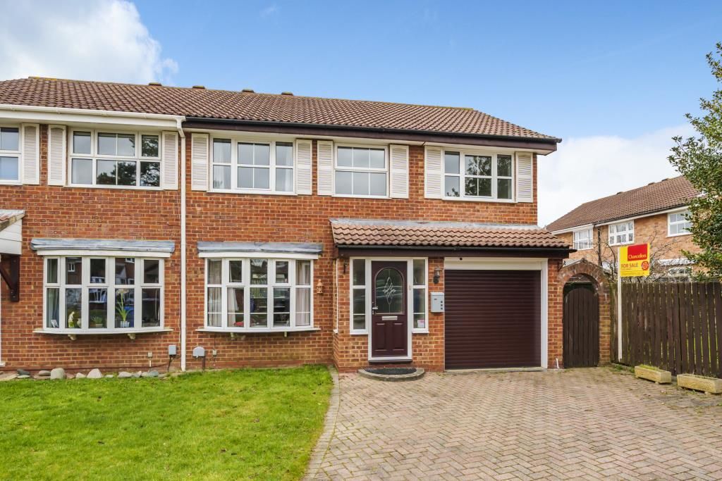 4 Bed Semi Detached House For Sale In Farnborough Hampshire Gu14 £