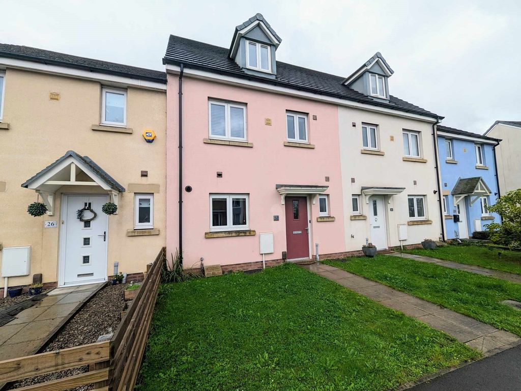 4 bed terraced house to rent in Bessemer Drive, Newport NP19, £1,300 ...