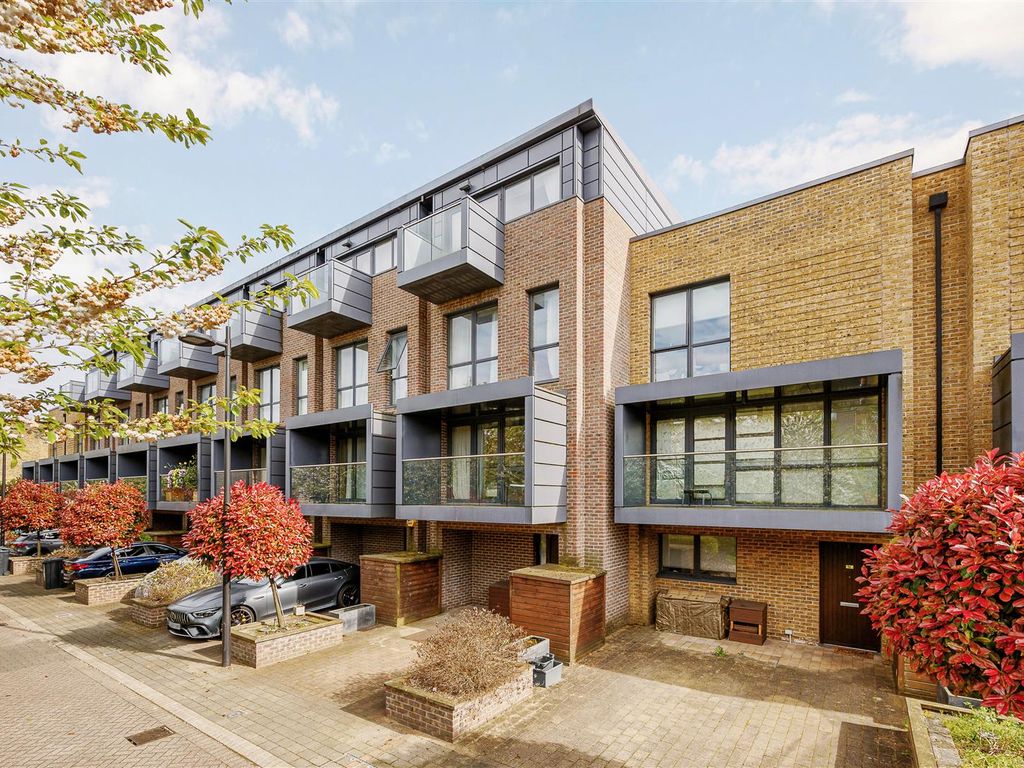 5 bed property for sale in Sir Alexander Close, London W3 - Zoopla