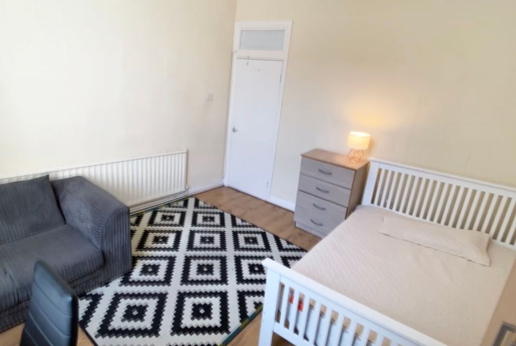 4 bed flat to rent in Colville Square, London W11, £3,800 pcm - Zoopla