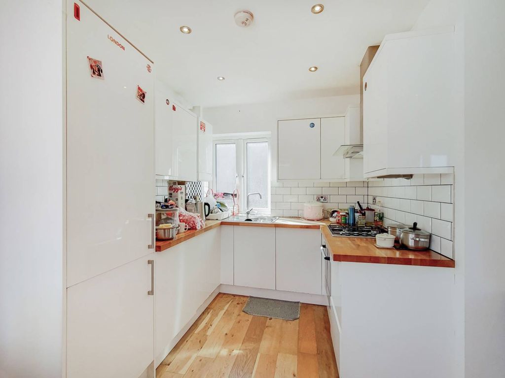 2 bed flat to rent in Walters Yard, Bromley BR1 - Zoopla