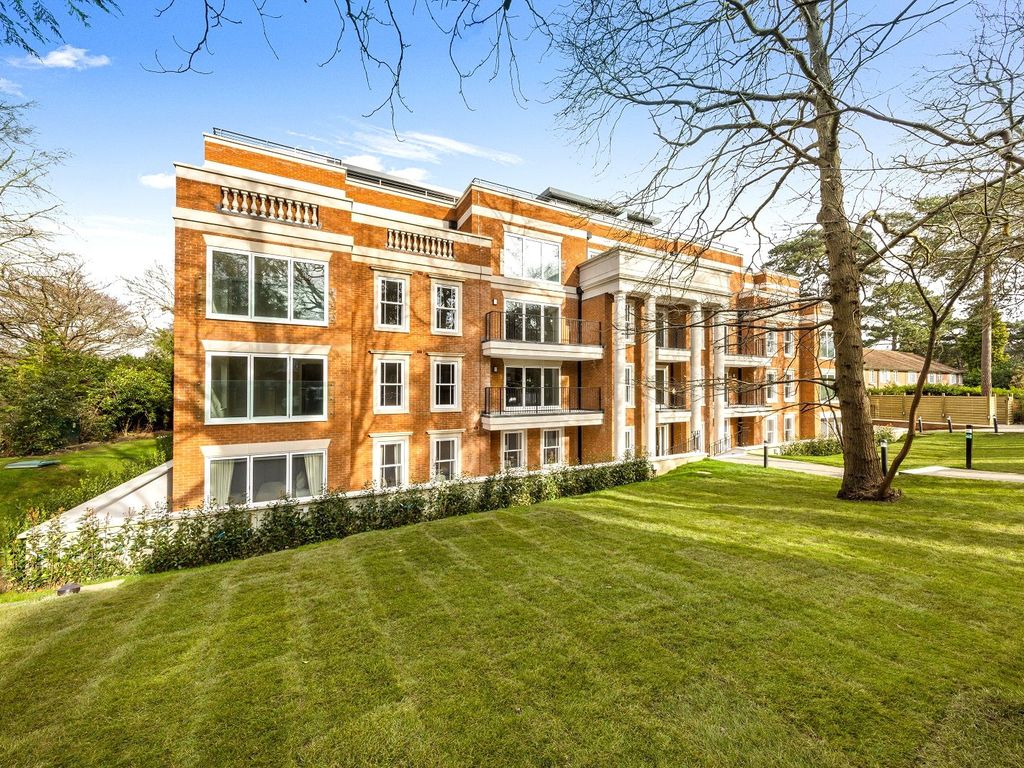 New home, 2 bed flat for sale in Lincoln Court, Old Avenue, Weybridge ...