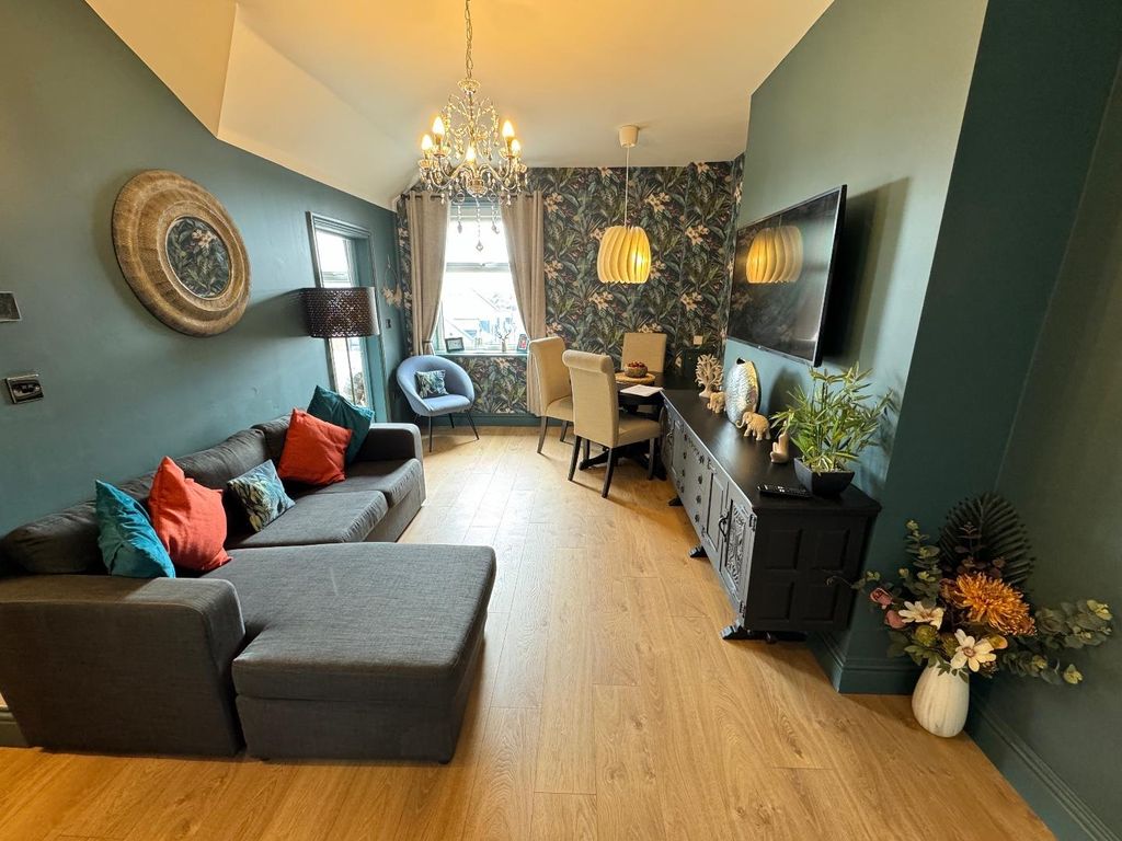 2 bed flat for sale in Argyle Road, Whitby YO21, £153,000 - Zoopla