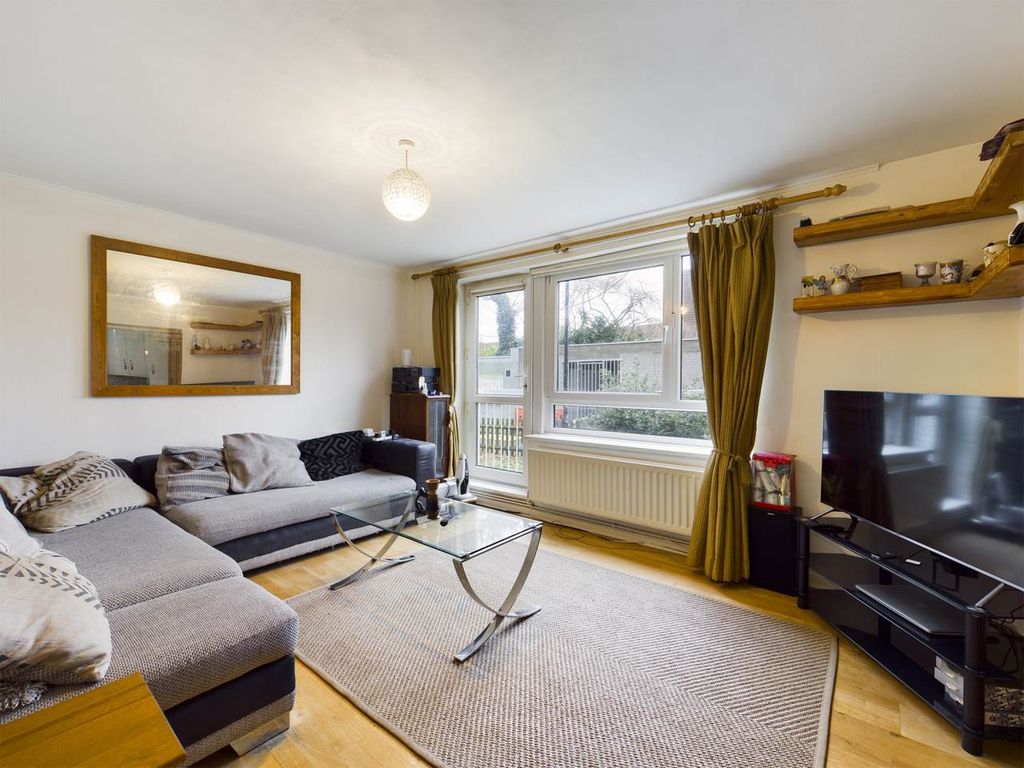 2 bed flat for sale in Crown Lane, London SW16 - Zoopla