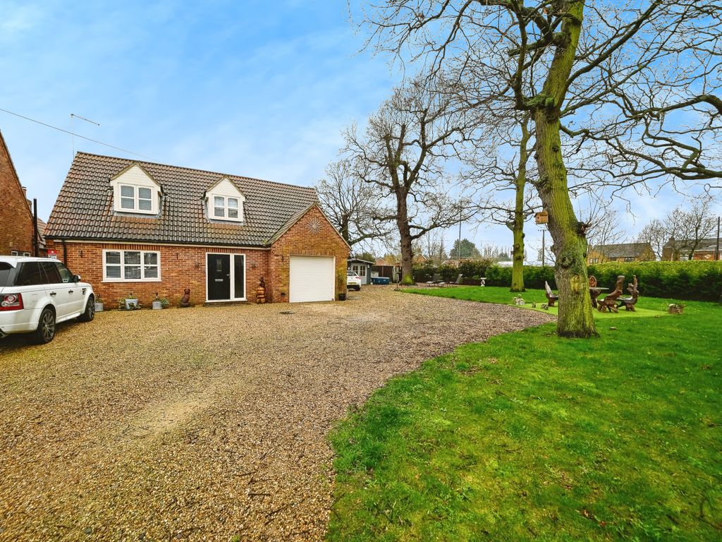 3 Bed Bungalow For Sale In Hall Road Outwell Wisbech Norfolk Pe14 £