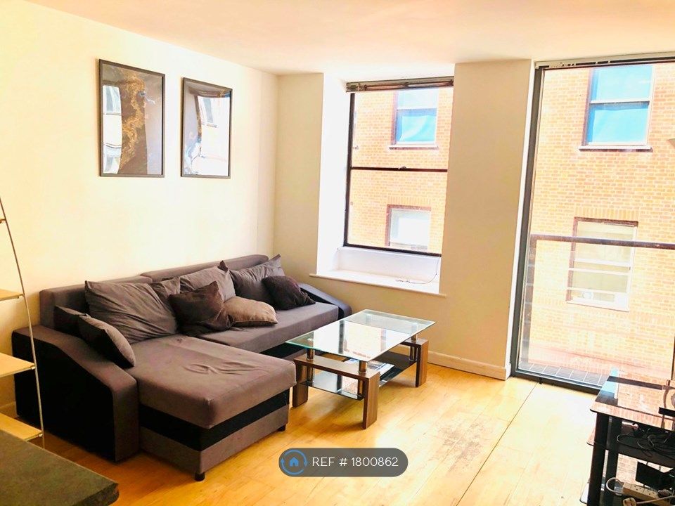 2 bed flat to rent in The Atrium, Leeds LS1, £1,300 pcm - Zoopla