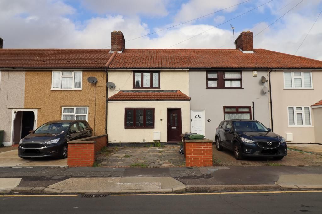 2 bed terraced house to rent in Westfield Road RM9 - Zoopla