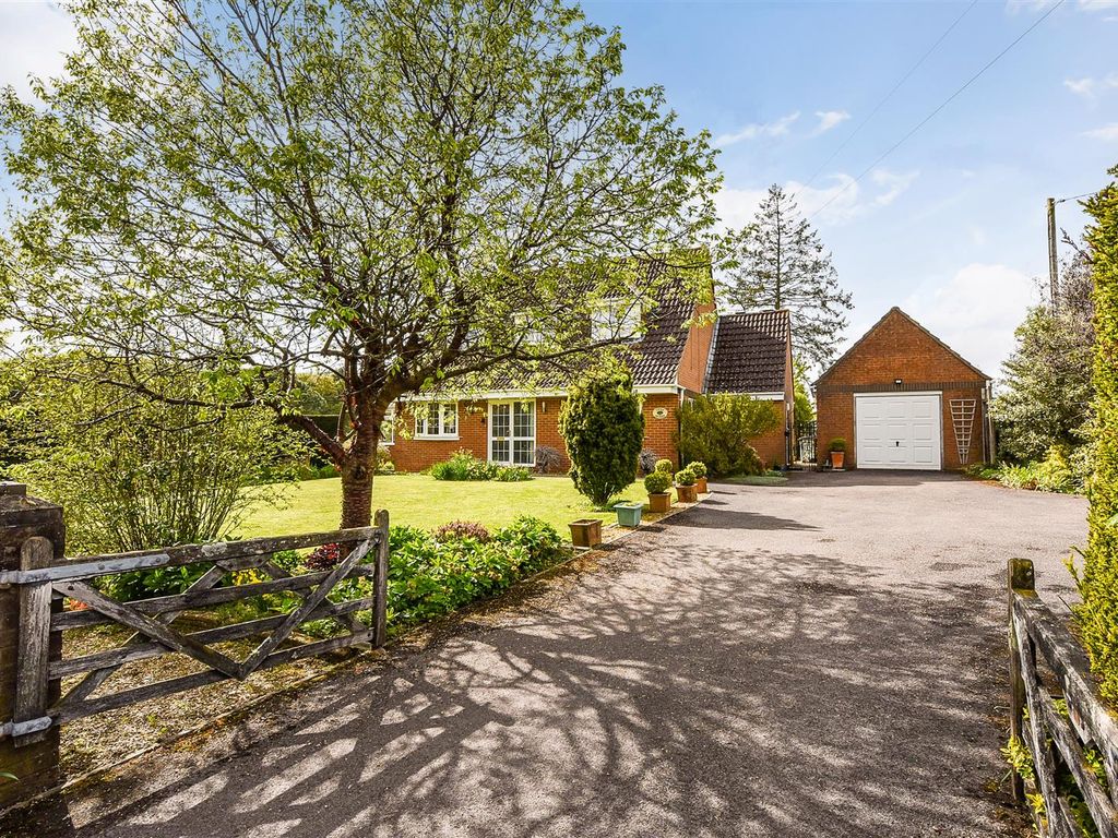 3 Bed Detached House For Sale In Newtown Road Awbridge Romsey