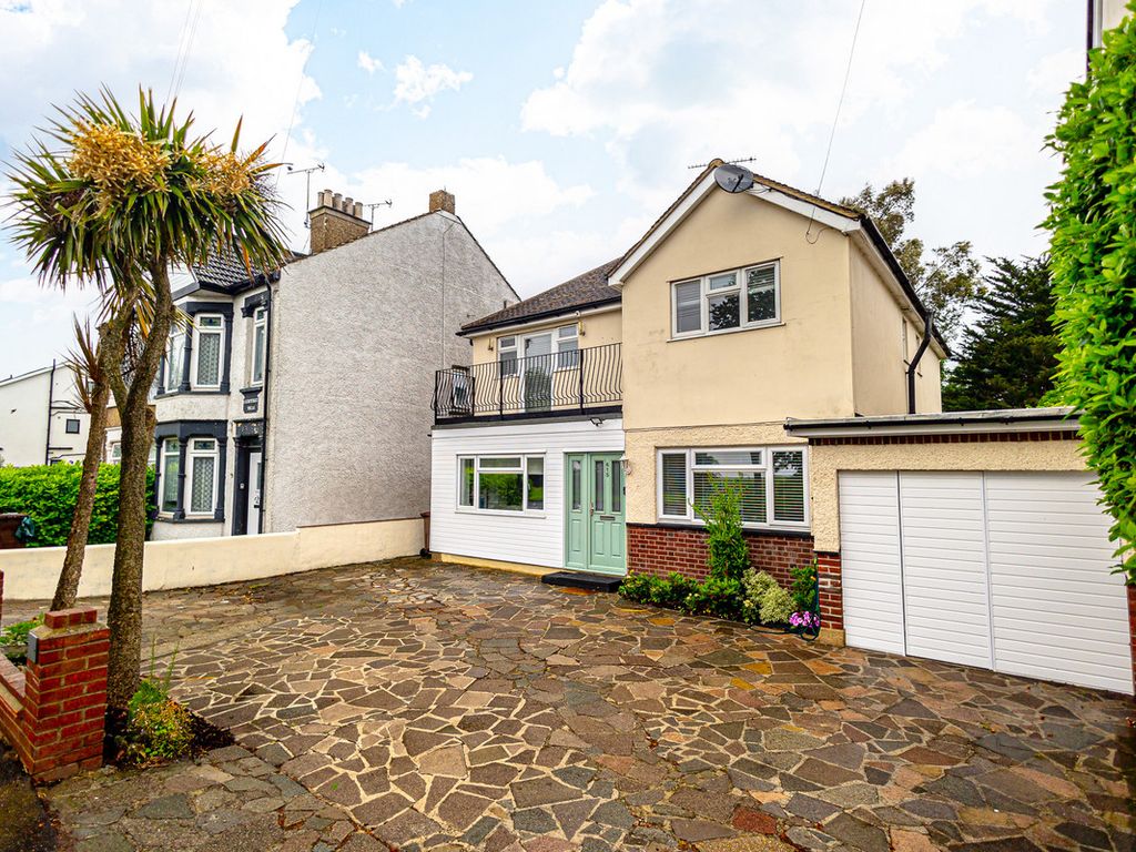 New home, 5 bed detached house for sale in London Road, Benfleet SS7, £ ...