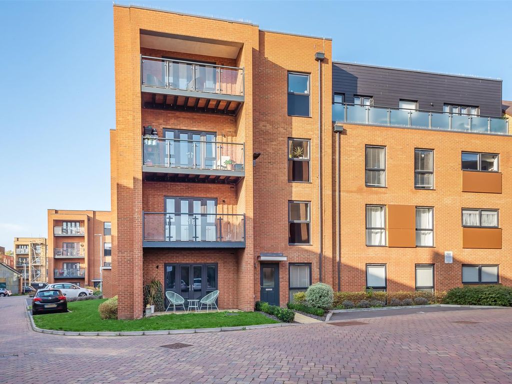 1 bed flat for sale in Thread Street, Wallington SM6 - Zoopla