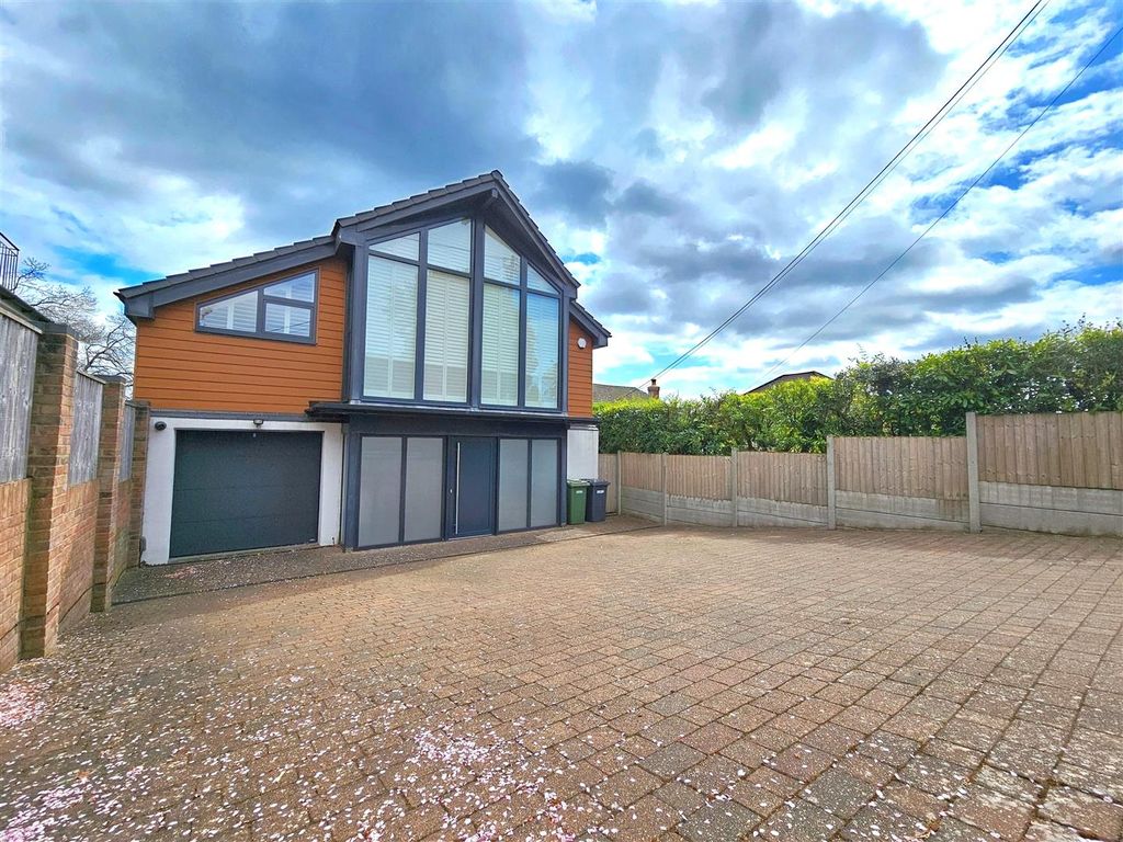 4 Bed Detached House For Sale In Dodwell Lane Bursledon Southampton