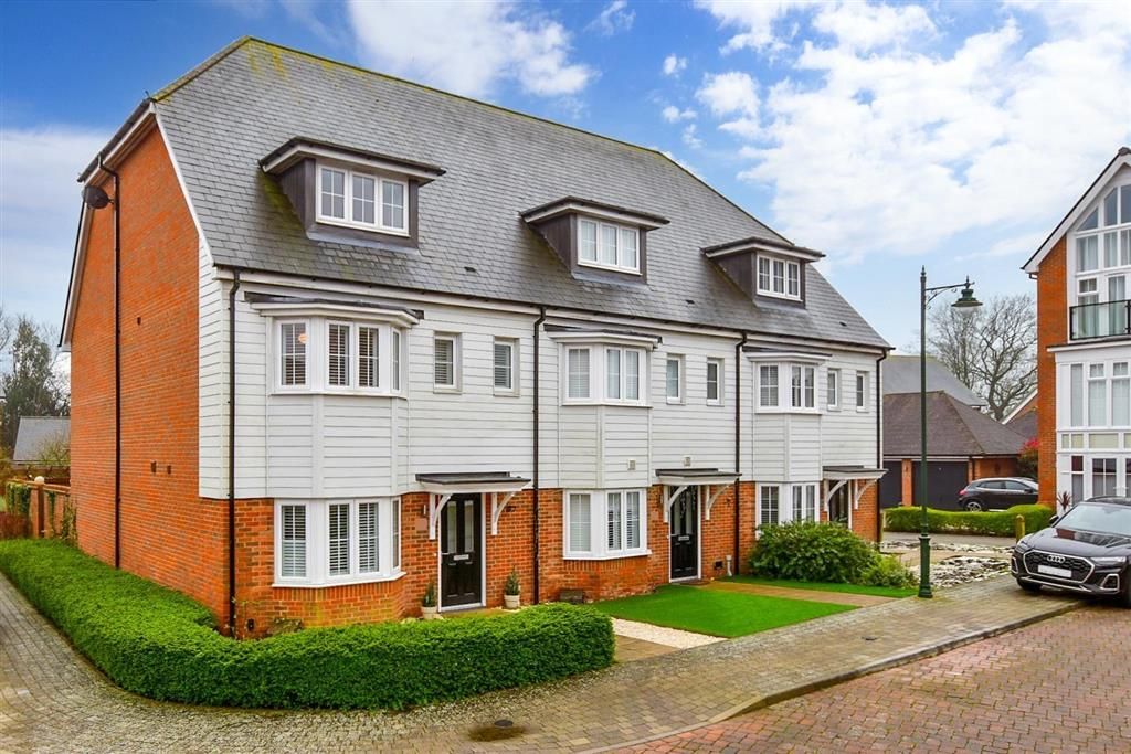 4 bed end terrace house for sale in Avion Gardens, Kings Hill, West ...