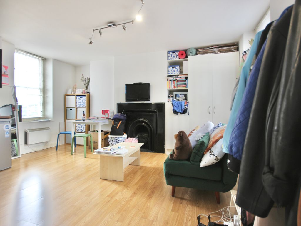 Studio to rent in The Burroughs, London NW4 - Zoopla