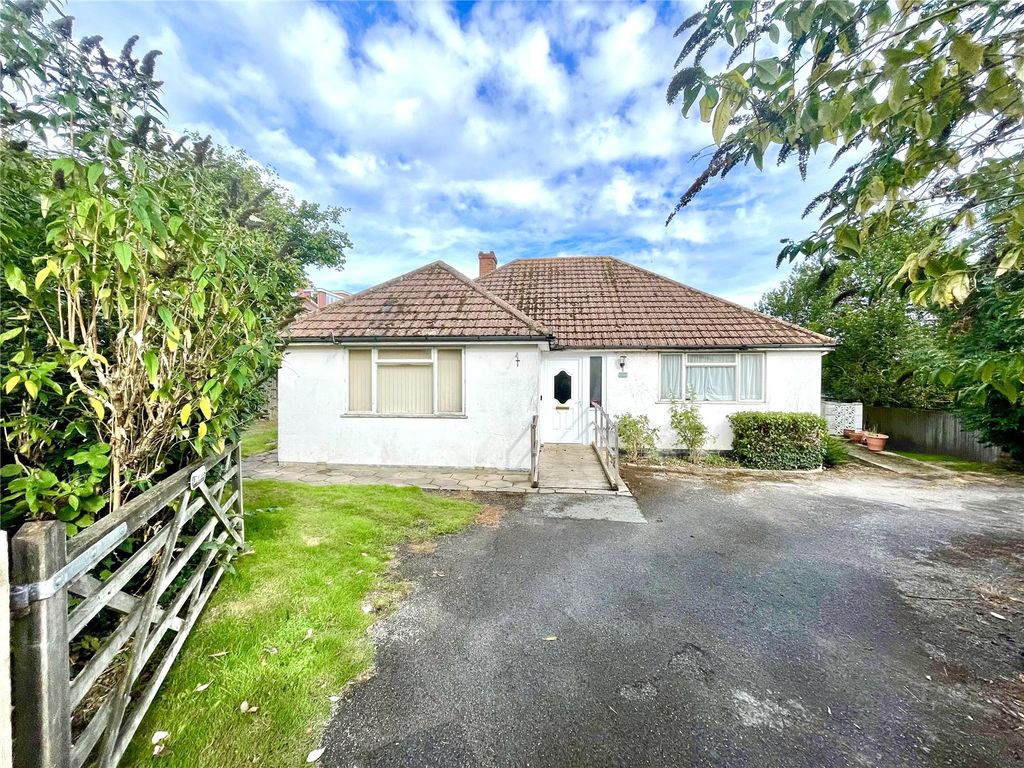 4 bed bungalow for sale in North Close, Lymington SO41 - Zoopla
