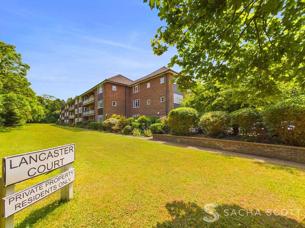 2 bed flat for sale in Lancaster Court, Banstead SM7, £290,000 - Zoopla