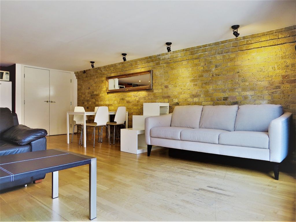 1 bed flat to rent in Gowers Walk, Aldgate E1, £1,950 pcm - Zoopla