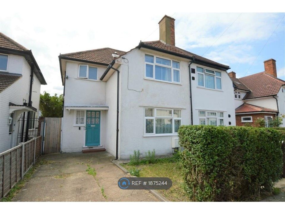 3 Bed Semi Detached House To Rent In Wellington Avenue Hounslow Tw3 £