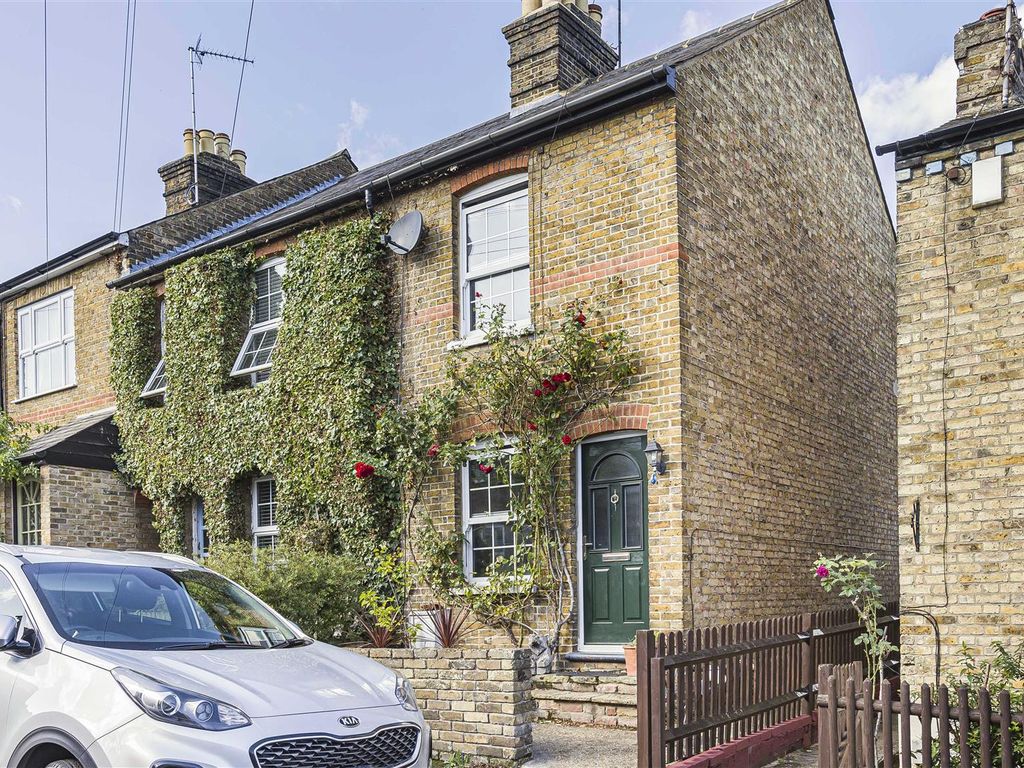 3 Bed Semi Detached House For Sale In Gilpin Road Ware Sg12 £425 000