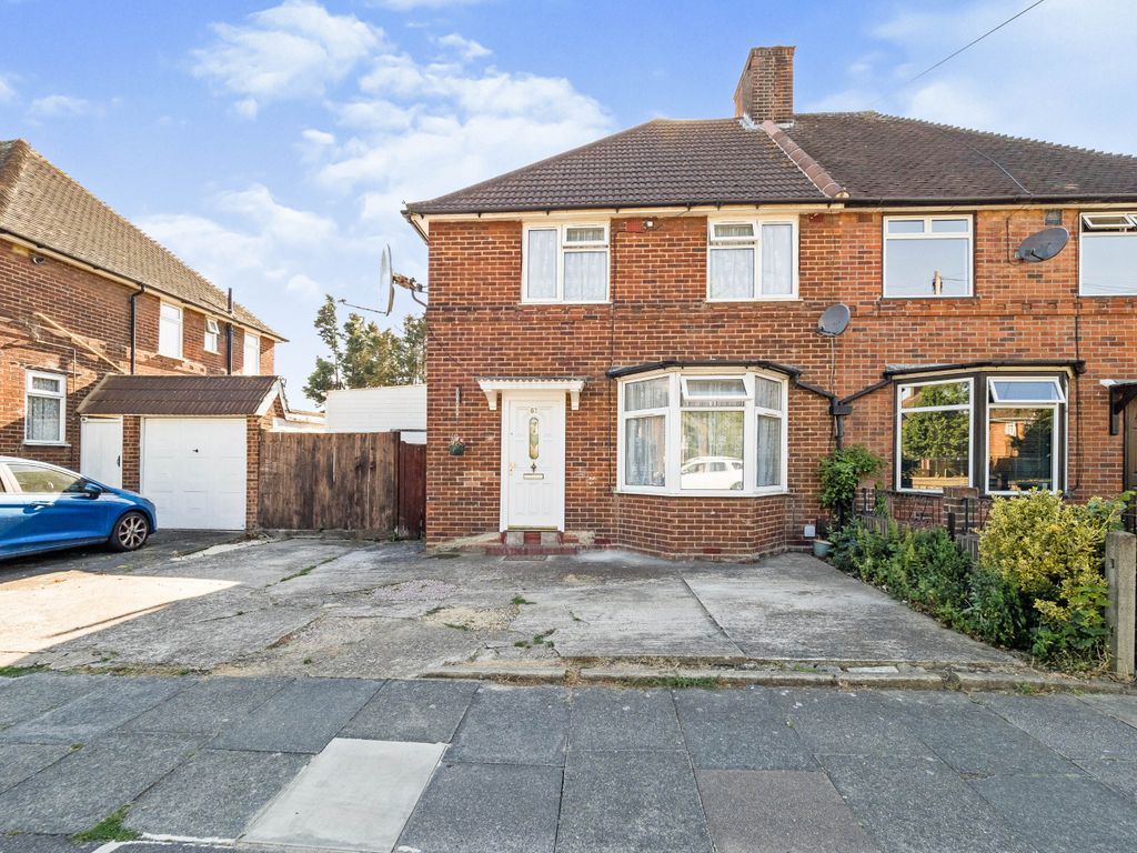 3 Bed Semi Detached House For Sale In Waterbeach Road Dagenham Rm9