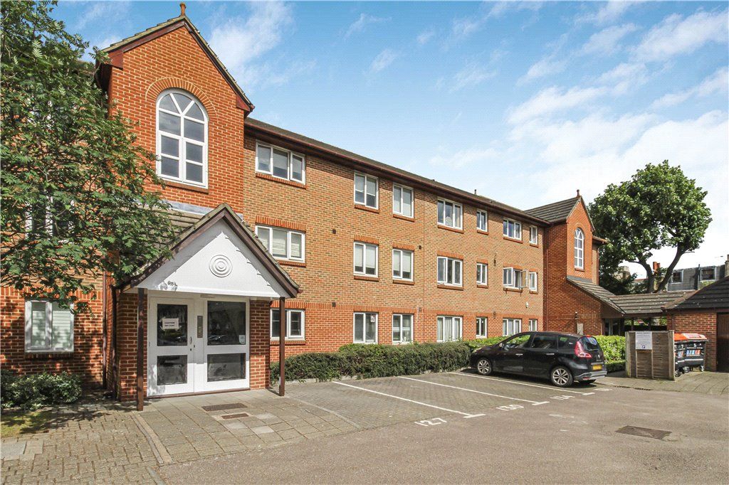 2 bed flat to rent in Hopwood Close, London SW17, £1,500 pcm - Zoopla