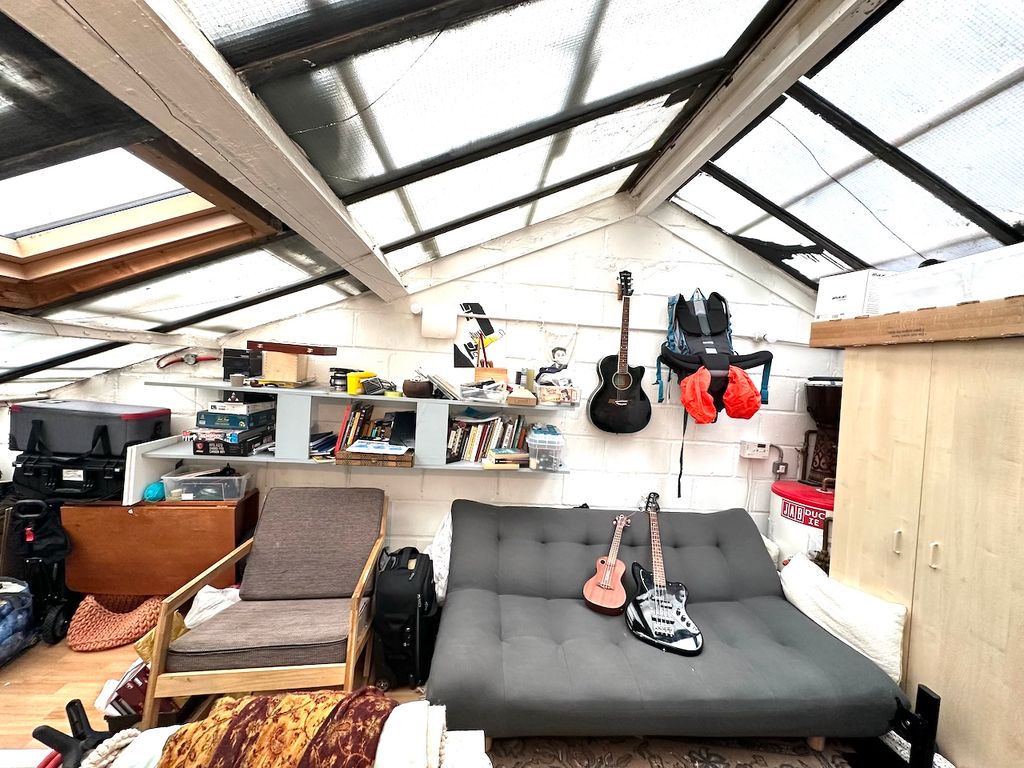 2 bed flat to rent in Canalside Studios, Orsman Road, Shoreditch N1, £2,100 pcm - Zoopla