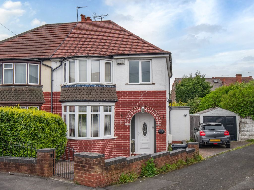 3 Bed Semi Detached House For Sale In Graham Road Halesowen West