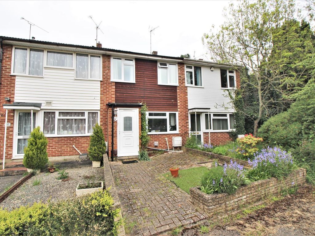 3 Bed Terraced House For Sale In Chichester Road Tilehurst Reading